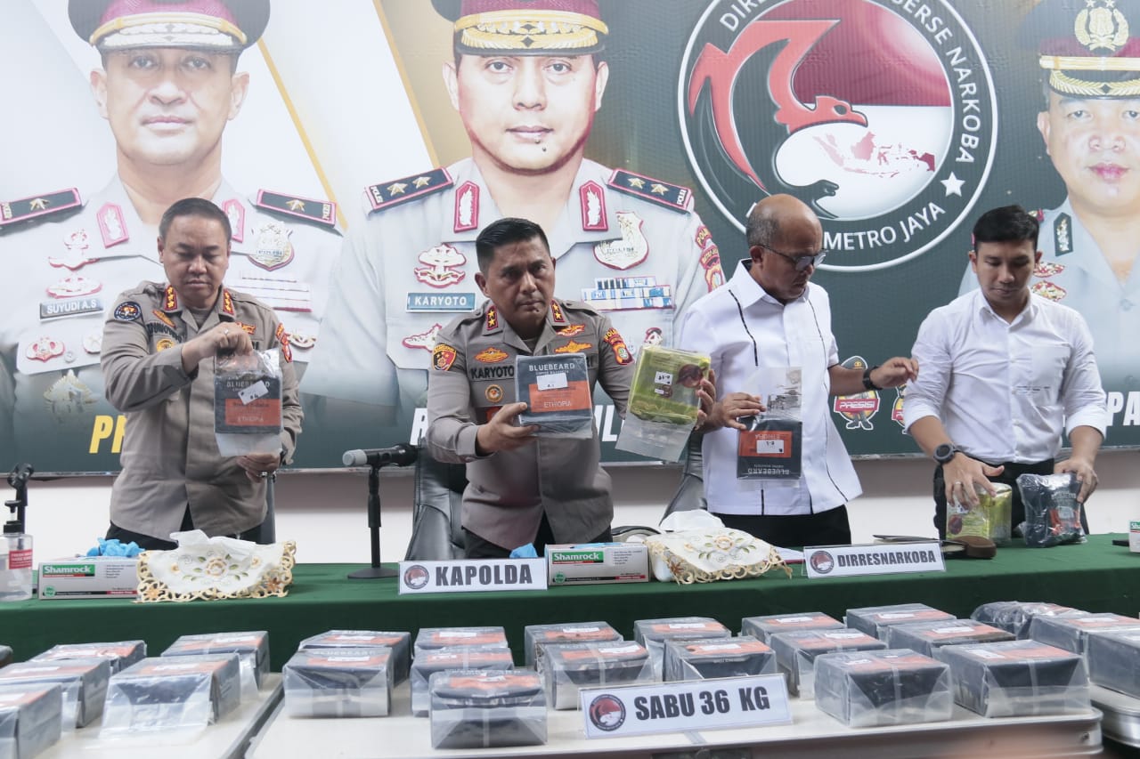 Ditresnarkoba Polda Metro Jaya Tangkap Kurir Narkoba Sabu 36 Kilogram ... Ditresnarkoba Polda Metro Jaya Tangkap Kurir Narkoba Sabu 36 Kilogram ...