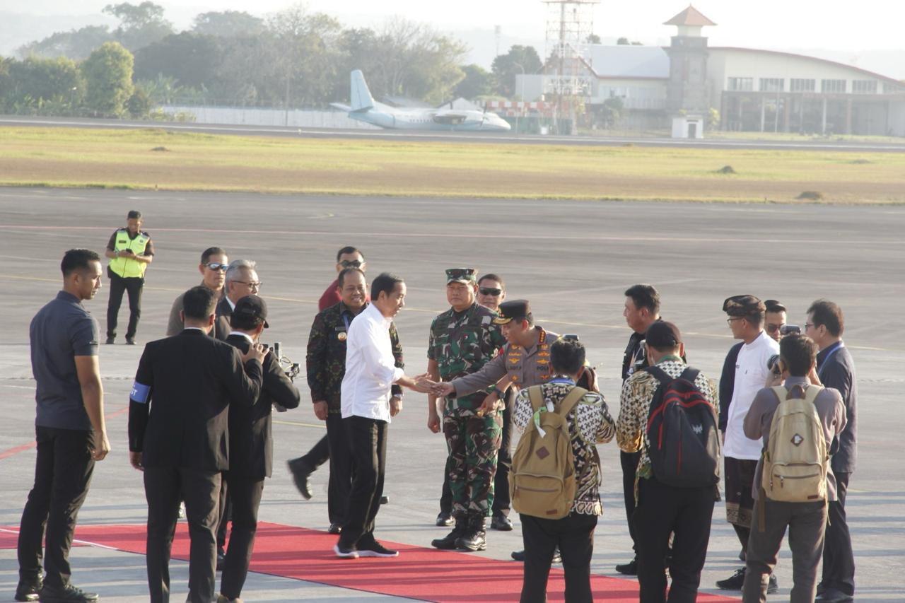 Kapolri dan Panglima Sambut Kedatangan Presiden Untuk KTT AIS Forum - Tribratanews Polda Metro Jaya