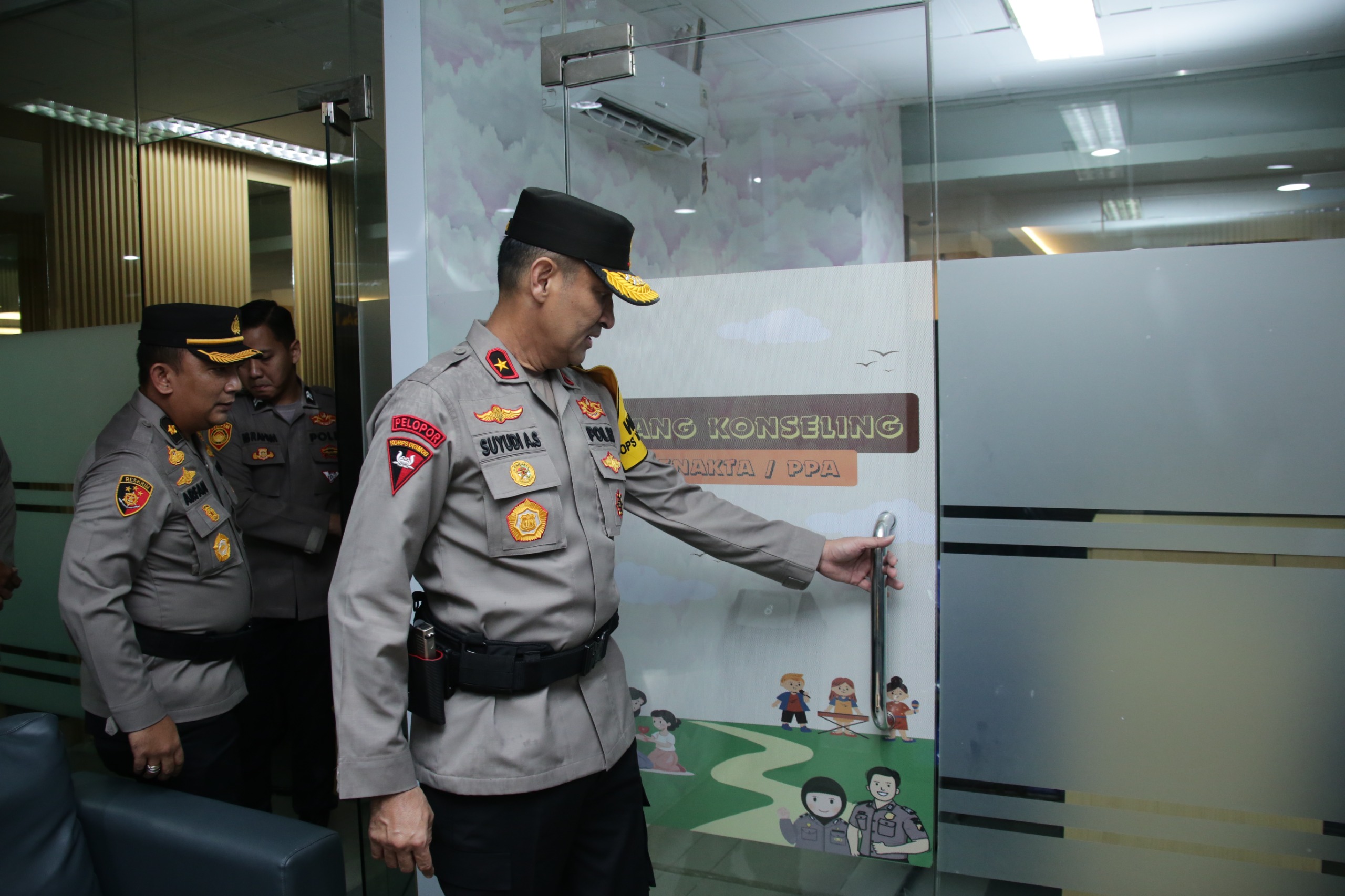 Pasca Direnovasi Wakapolda Metro Jaya Lakukan Pengecekan Ruang SPKT Polda Metro Jaya ...