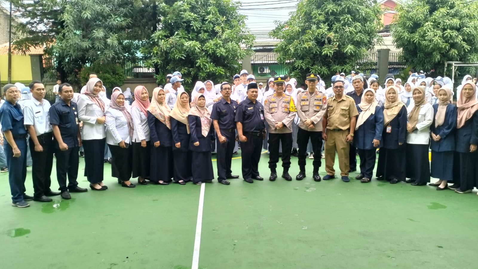 Program Senin Pintar, Kapolsek sampaikan pesan penting ke siswa saat jadi pembina upacara di ...