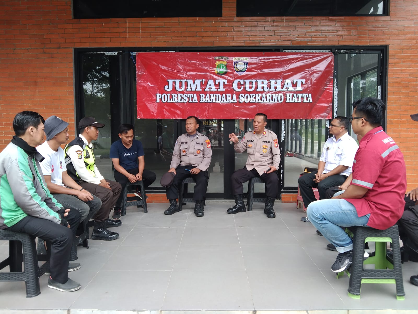 Program Jum'at Curhat, Puluhan Warga Antusias Sampaikan Keluh Kesah Ke Korps Bhayangkara ...