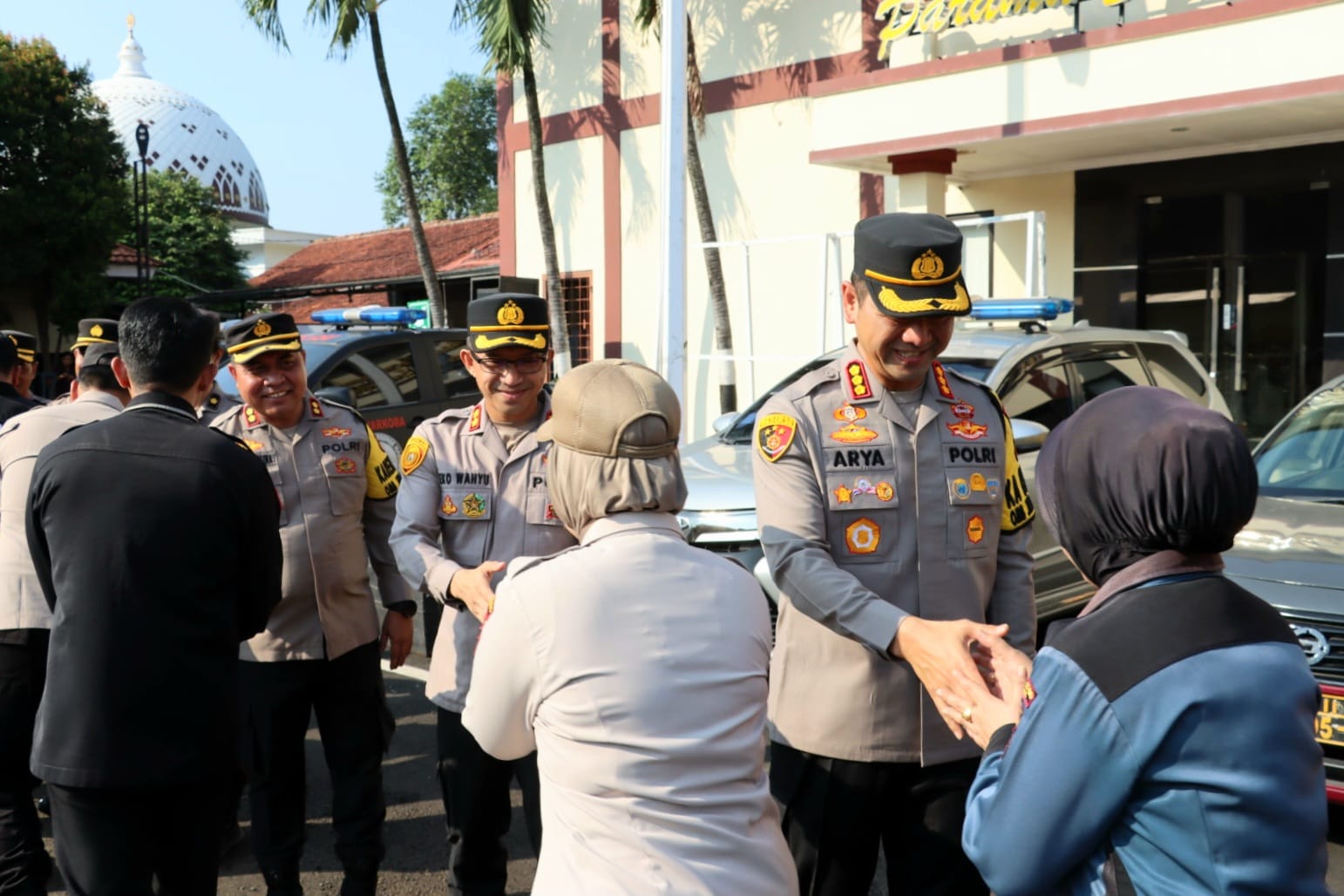 Kapolres Metro Depok Sambut Hari Raya Dengan Halal Bihalal Bersama ... Kapolres Metro Depok Sambut Hari Raya Dengan Halal Bihalal Bersama ...