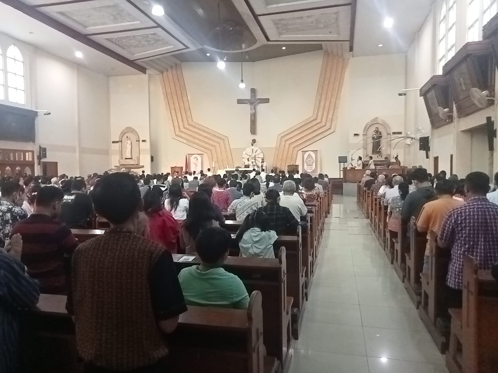 Kenaikan Isa Al Masih: Polsek Cempaka Putih Berikan Pengamanan di Gereja Katolik St. Paskalis ...