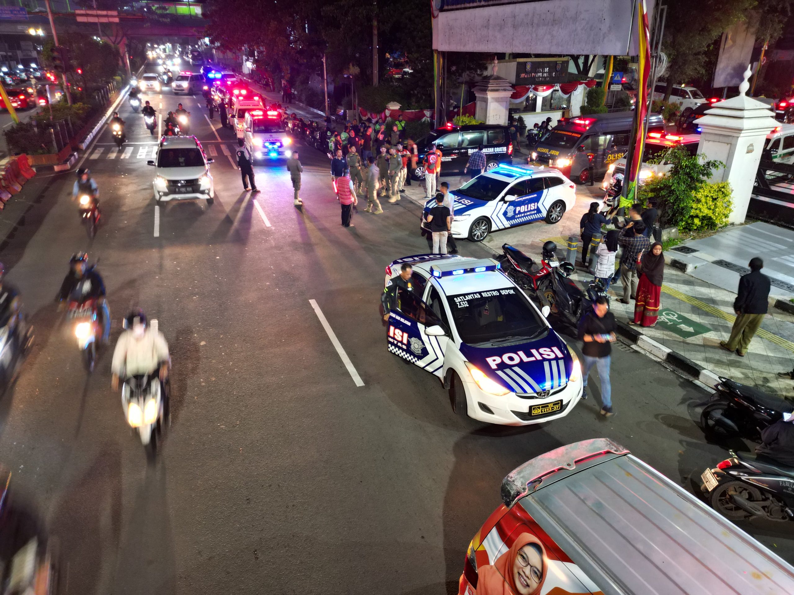 Kapolres Metro Depok Lepas Langsung Pengawalan Ambulance Menuju Lokasi ... Kapolres Metro Depok Lepas Langsung Pengawalan Ambulance Menuju Lokasi ...