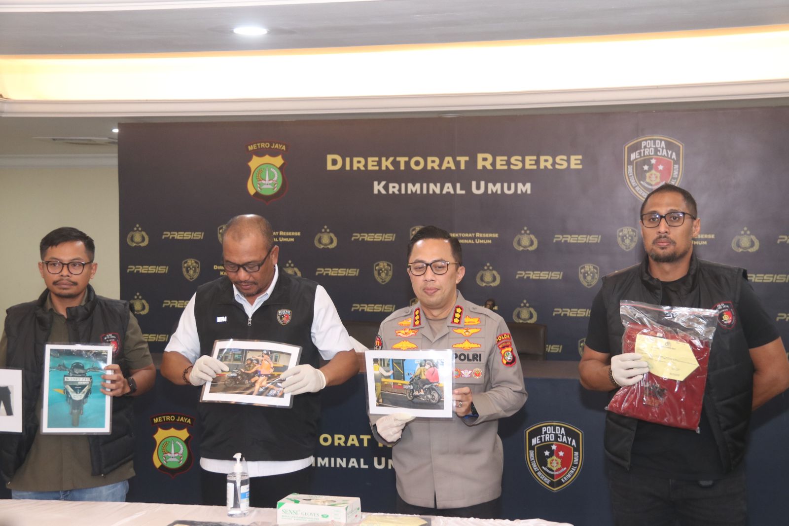 Polda Metro Jaya Beberkan Kronologi Kasus Penjambretan Viral Saat CFD - Tribratanews Polda Metro ...