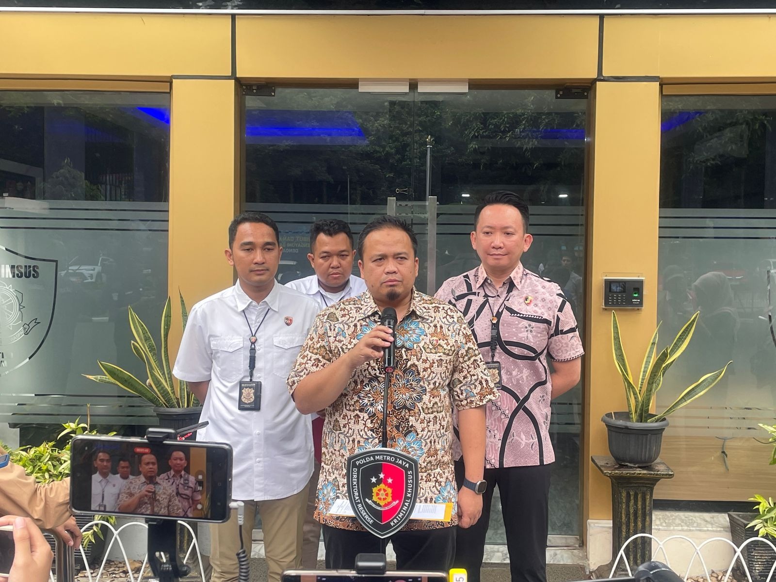 Ditreskrimsus Polda Metro Jaya Ungkap Kasus Penipuan Trading Forex ... Ditreskrimsus Polda Metro Jaya Ungkap Kasus Penipuan Trading Forex ...