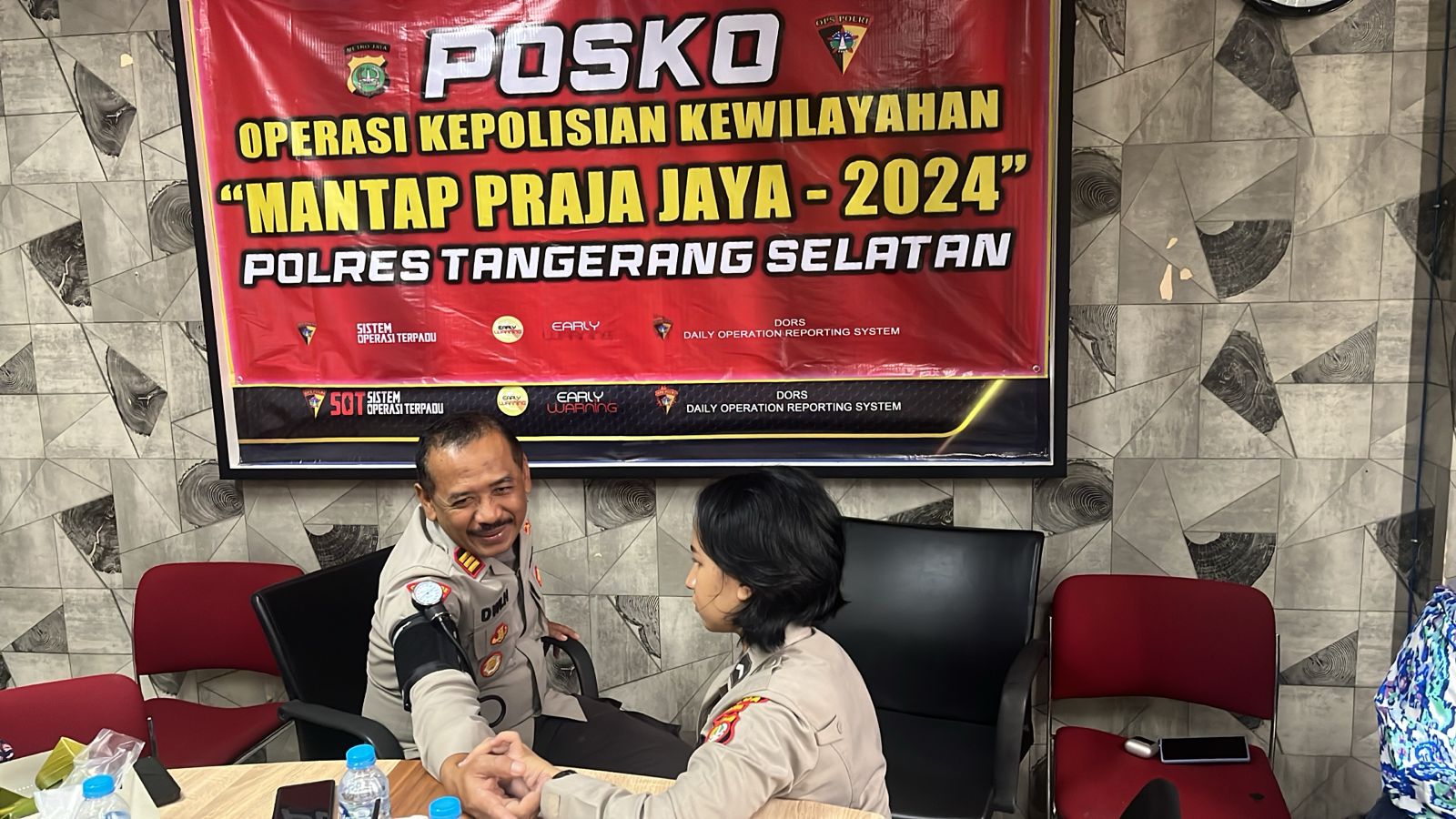 Dokkes Polres Tangsel Beri Layanan Kesehatan untuk Personel Operasi Mantap Praja - Tribratanews ...