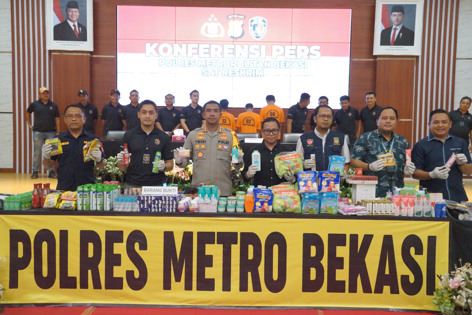 Polres Metro Bekasi Bongkar Penjualan Produk Kadaluarsa: Keuntungan Ilegal Capai Rp894 Juta ...