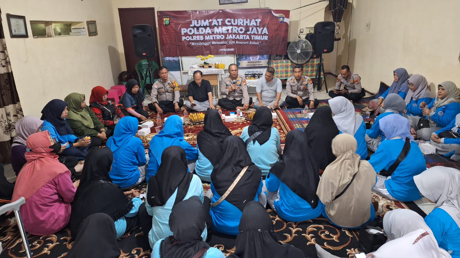 Jumat Curhat , Polisi dengar langsung keluhan dan masukan warga RW 08 Cipinang Cempedak ...