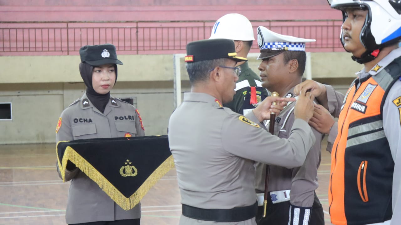Polres Jaktim Gelar Apel Operasi Lilin Jaya 2024 di GOR Ciracas - Tribratanews Polda Metro Jaya