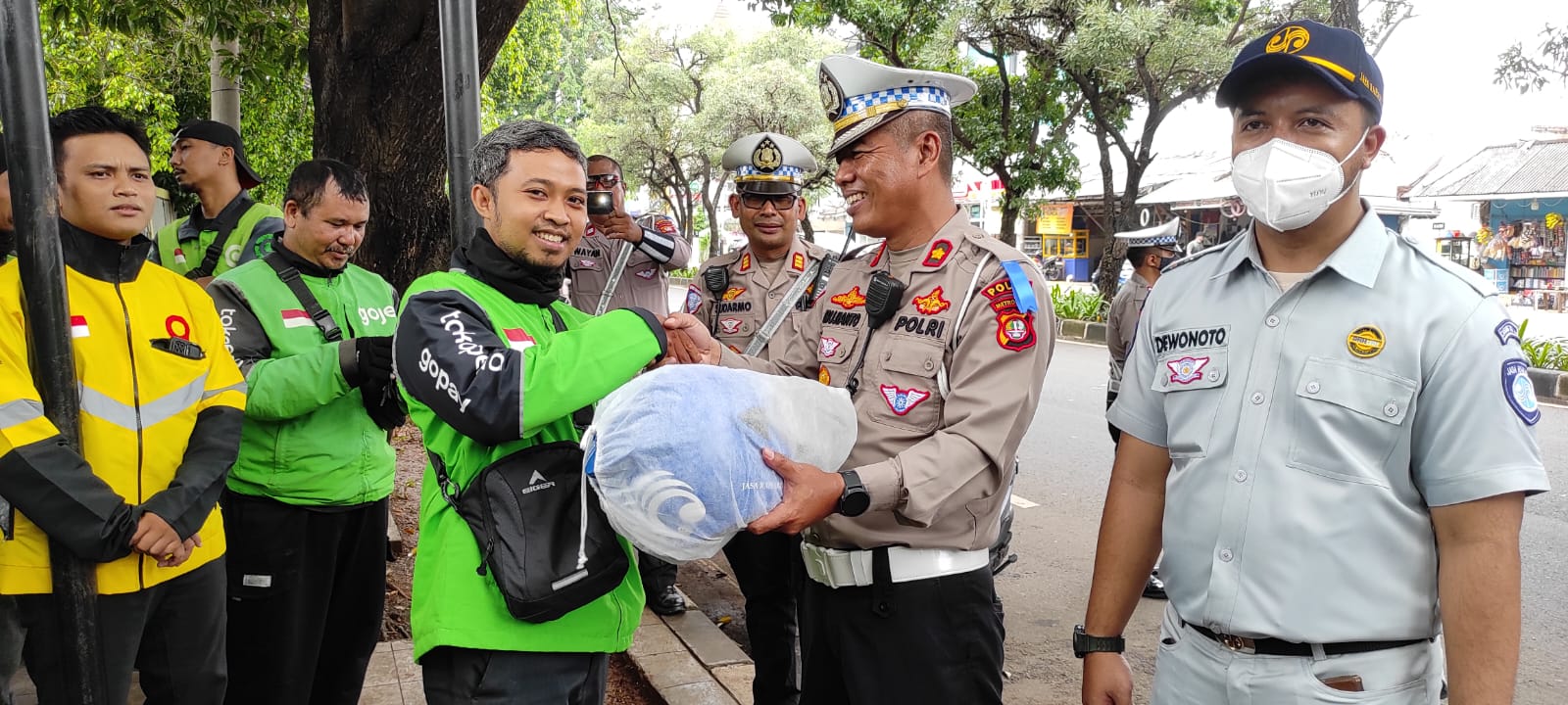 Operasi Keselamatan 2025: Satlantas Polres Metro Jakarta Barat Ajak Driver Online dan Driver ...