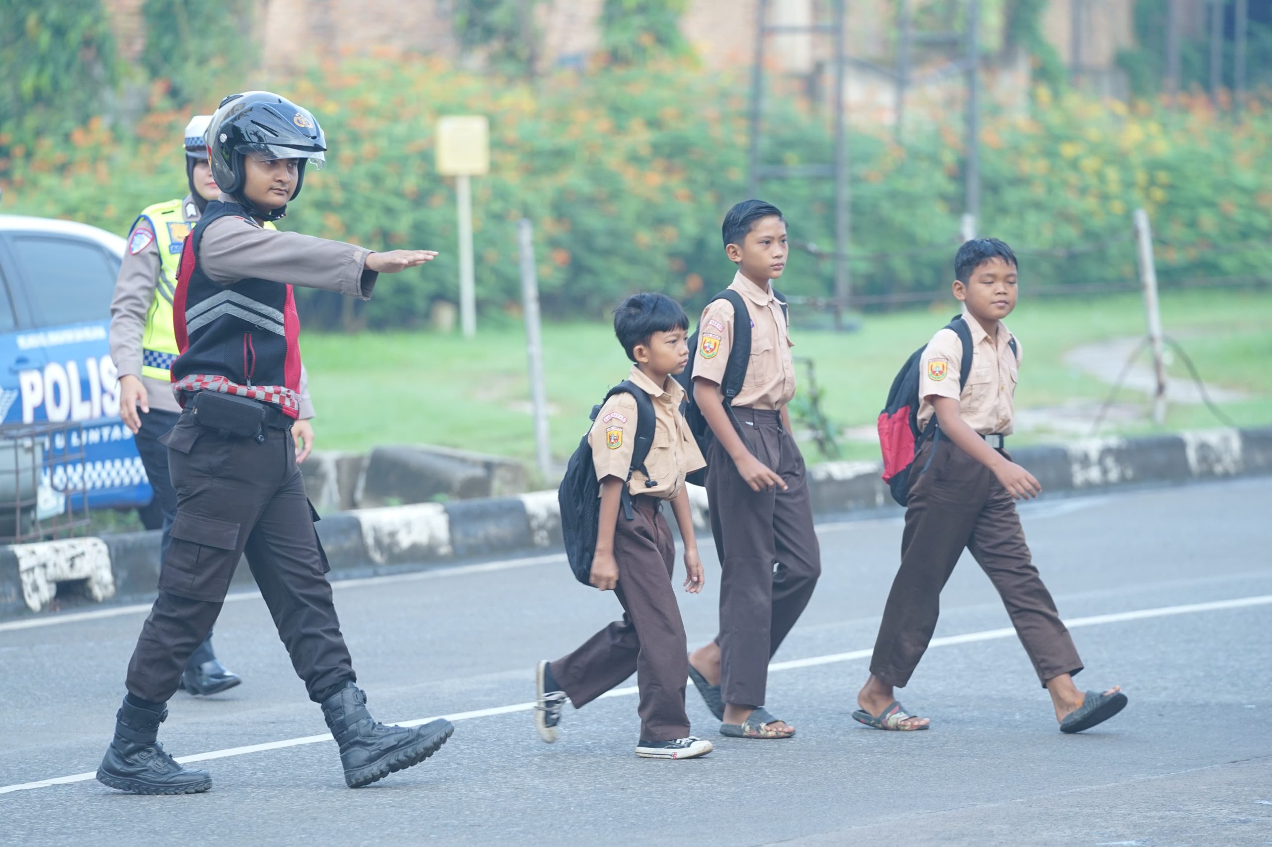 Kapolres Metro Bekasi Kombes Pol. Mustopa Pimpin Pelaksanaan Yanmas di Cikarang Utara ...