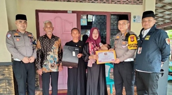 Alumni Akpol 1998 Salurkan Bantuan untuk Keluarga Tiga Polisi Gugur di ...