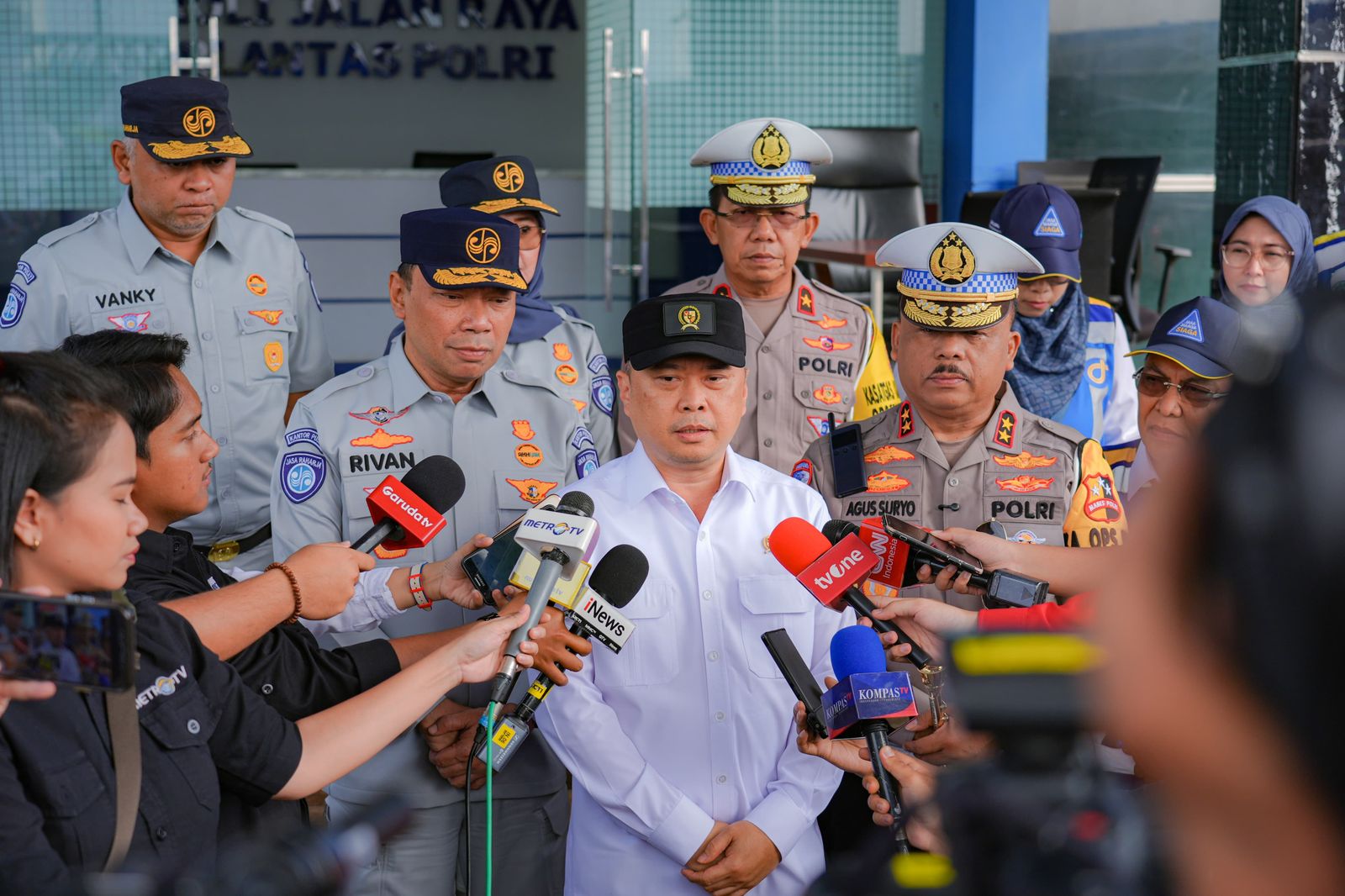 Menhub, Kakorlantas dan Stakeholder Resmi Tutup Sistem One Way Nasional Arus Balik Lebaran 2025 ...