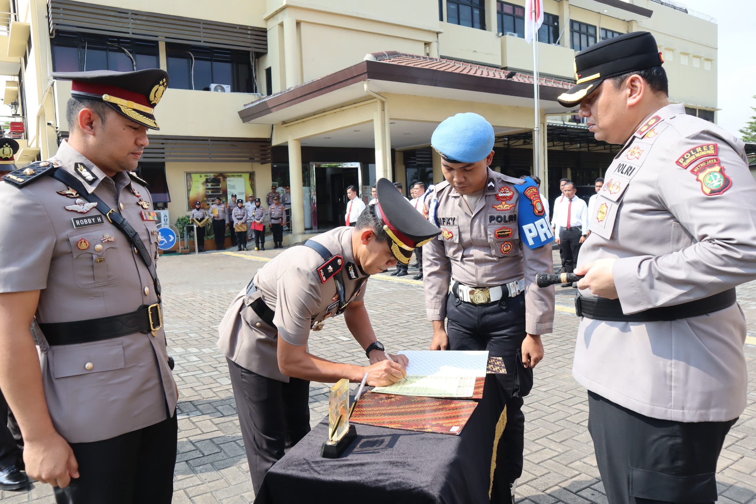 Kapolres Pelabuhan Tanjung Priok Pimpin Sertijab Wakapolres dan ...