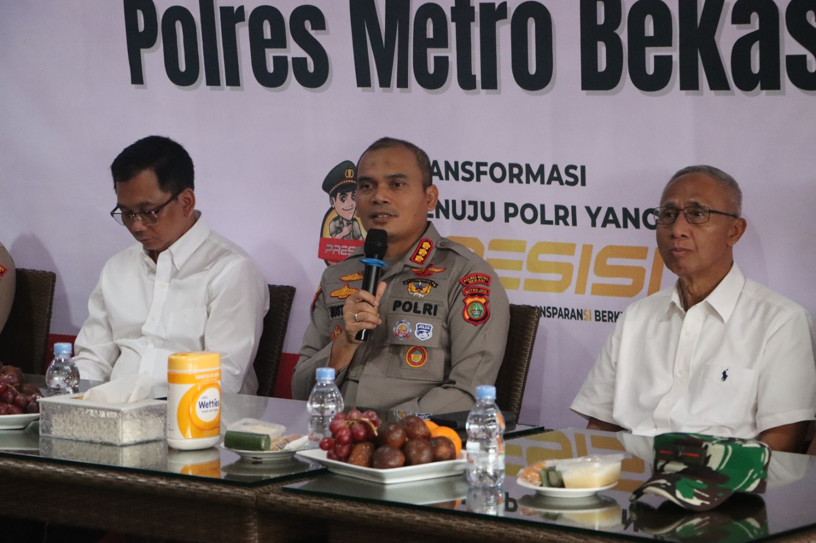 Ngopi Kamtibmas Kapolres Metro Bekasi dengan Pengelola Kawasan Industri dan Perangkat Desa ...