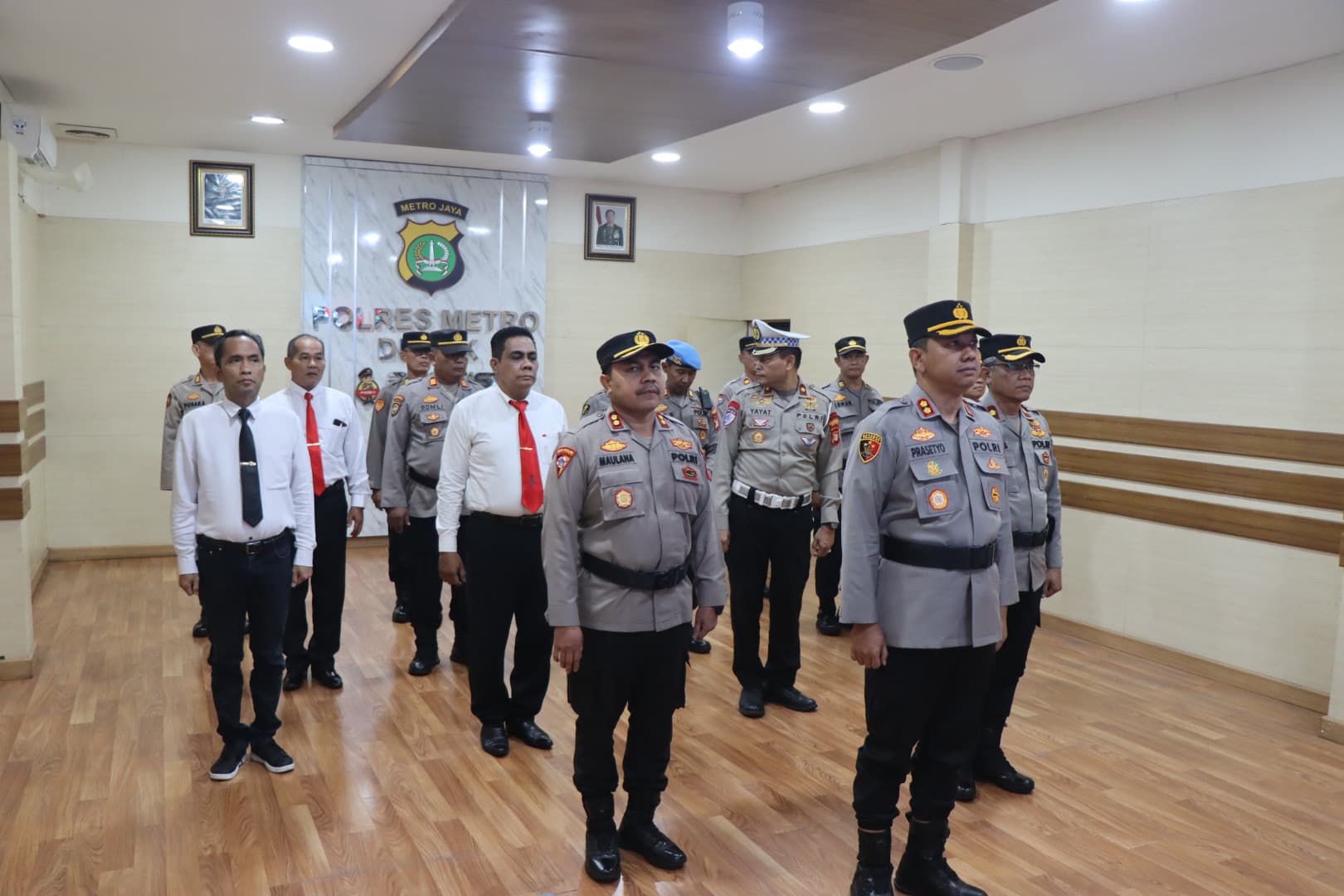 Polres Metro Depok Ikuti Upacara Virtual Pemuliaan Nilai-Nilai Luhur Tribrata dalam Rangka Hari ...