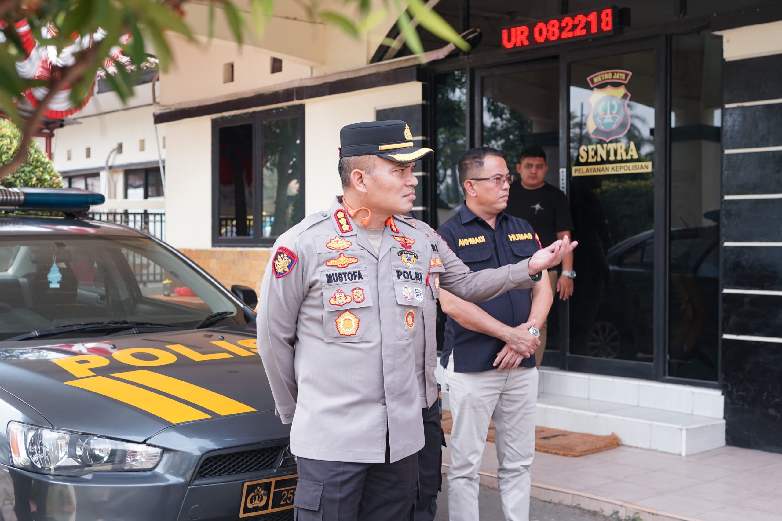 Kapolres Metro Bekasi Beri Arahan Tegas di Polsek Cikarang Timur : Tingkatkan Kinerja dan ...