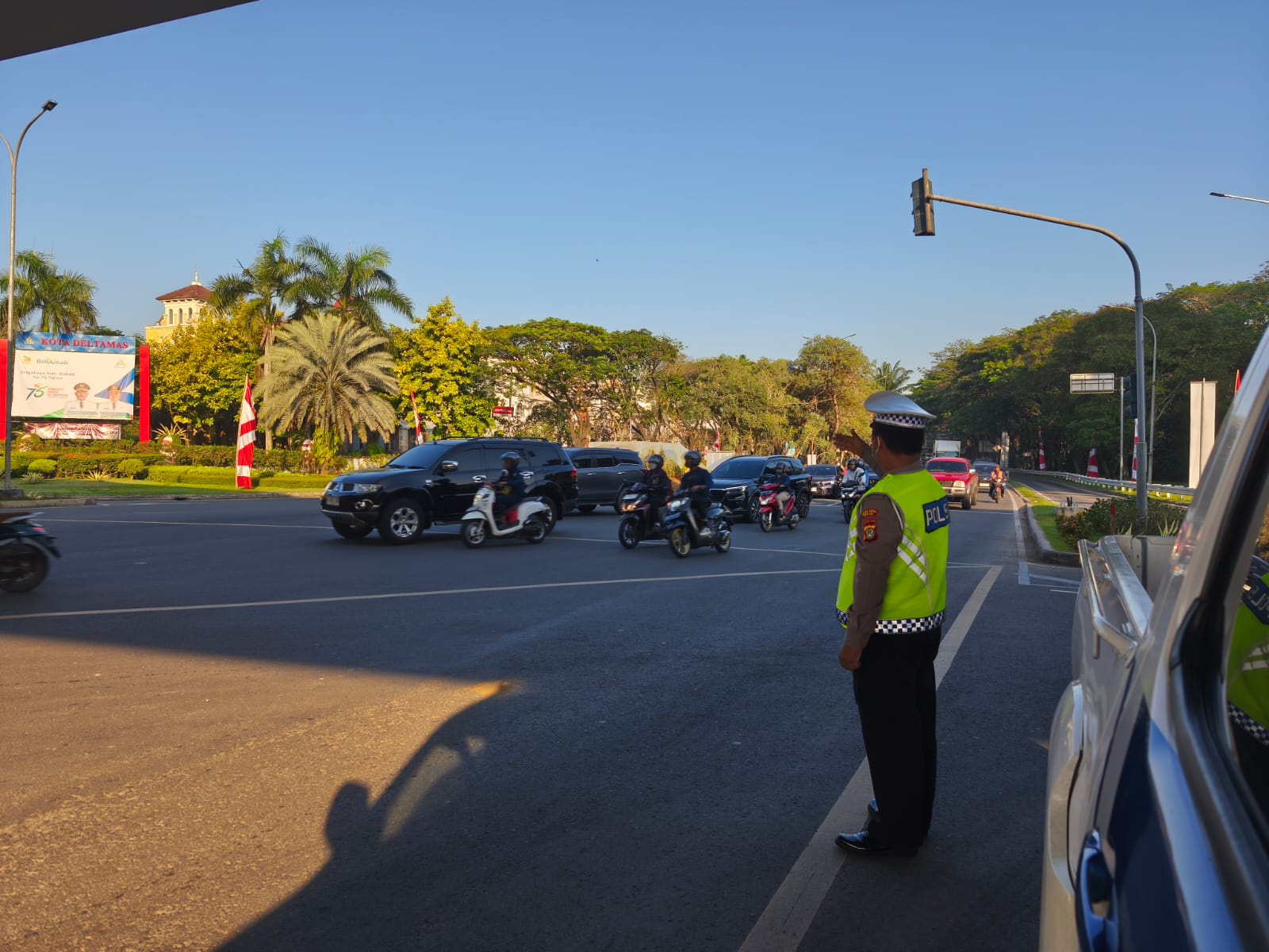Pengaturan Lalu Lintas di Perempatan Fly Over Deltamas: Situasi Lancar ...