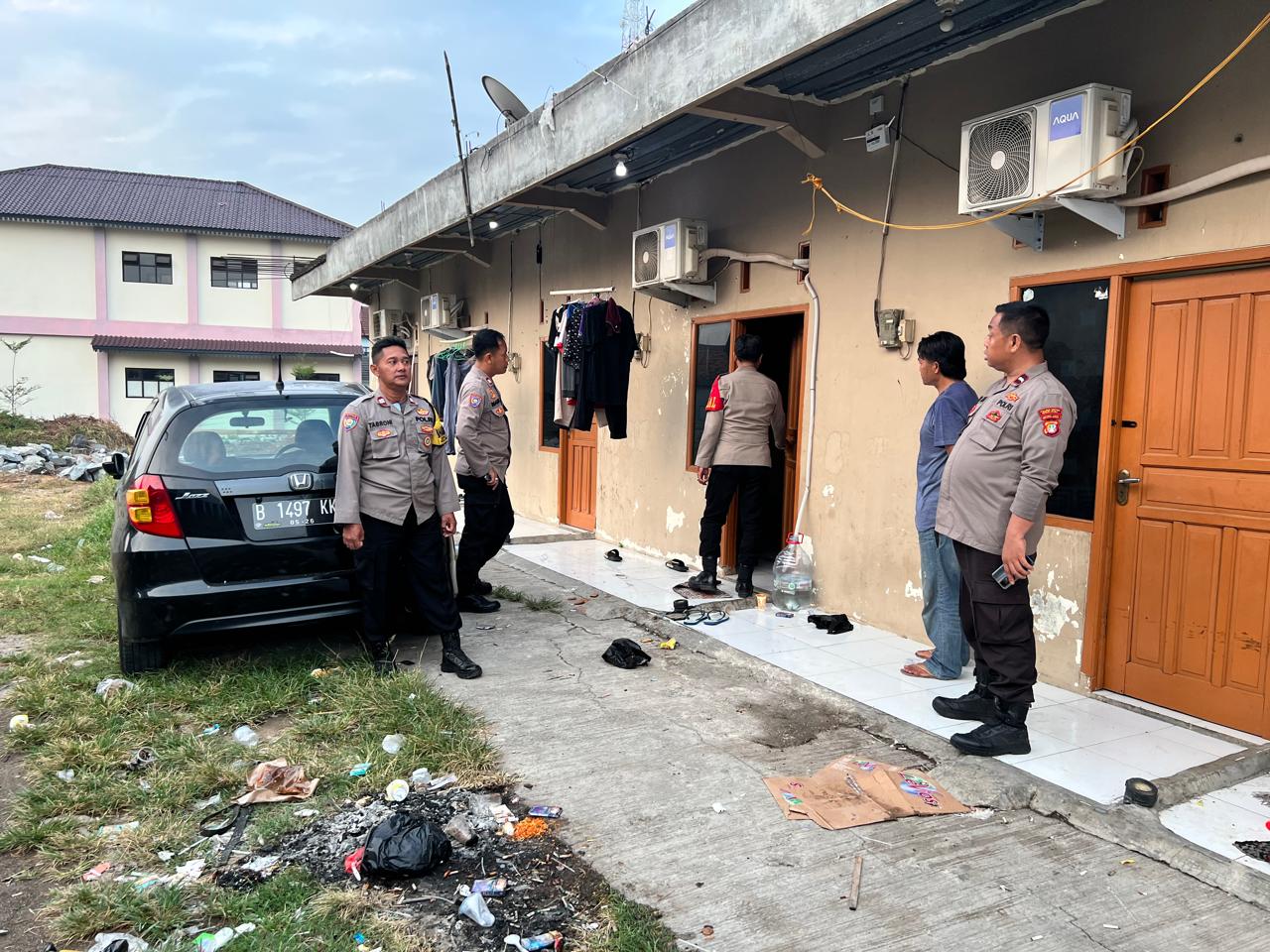 Polsek Cikarang Utara Cek TKP Dugaan Penganiayaan di Rumah Kontrakan ...