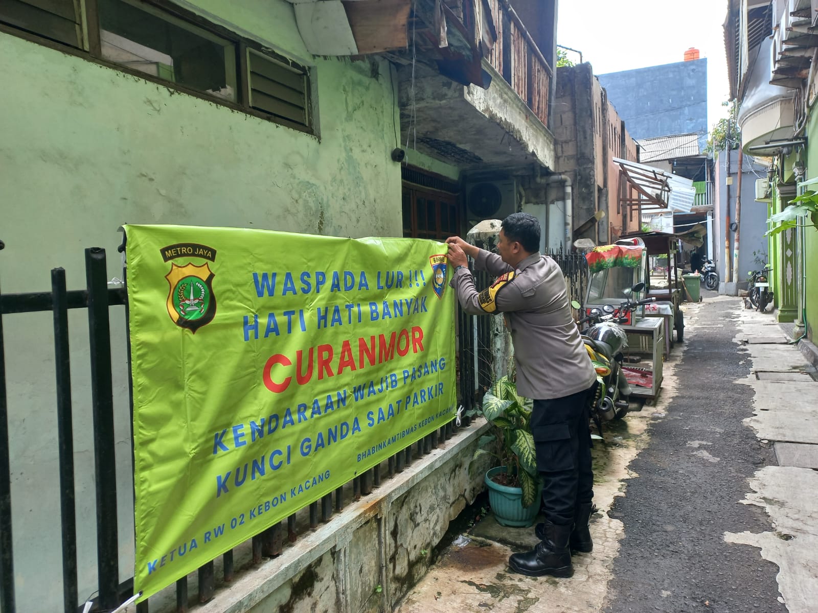 Cegah Curanmor, Polisi Pasang Spanduk Imbauan di Kebon Kacang ...
